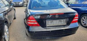 Black Mercedes-Benz C 180 2006 in Vilnius, with an engine capacity of 0.00 L and mileage of 261 thousand km for 3500 €, photo 7 on AUTOMOTO.COM.LV
