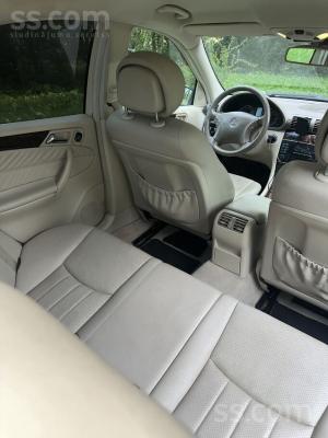 Melns Mercedes-Benz C 180 2007 Rīga, ar dzinēja tilpumu 1.80 L un nobraukumu 235 tūkst. km par 2800 €, foto 4 vietnē AUTOMOTO.COM.LV