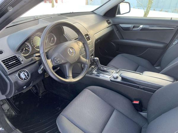 Black Mercedes-Benz C 180 2008 in Panevezys, with an engine capacity of 1.80 L and mileage of 245 thousand km for 3600 €, photo 9 on AUTOMOTO.COM.LV