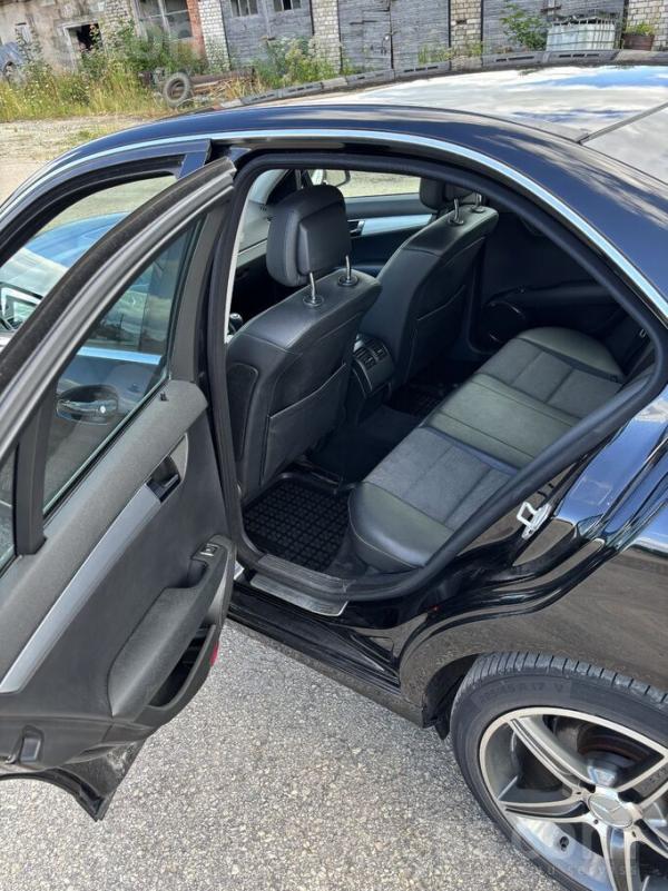 Black Mercedes-Benz C 180 2008 in Bauska, with an engine capacity of 1.80 L and mileage of 350 thousand km for 1500 €, photo 8 on AUTOMOTO.COM.LV