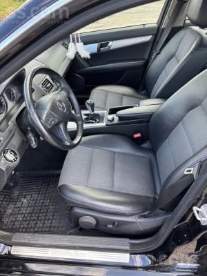 Melns Mercedes-Benz C 180 2008 Bauska, ar dzinēja tilpumu 1.80 L un nobraukumu 350 tūkst. km par 1500 €, foto 11 vietnē AUTOMOTO.COM.LV