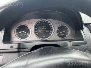 Black Mercedes-Benz C 180 2008 in Riga, with an engine capacity of 1.80 L and mileage of 351 thousand km for 4000 €, photo 6 on AUTOMOTO.COM.LV