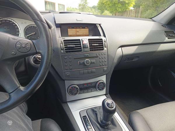 Melns Mercedes-Benz C 180 2008 Kupiškis, ar dzinēja tilpumu 1.80 L un nobraukumu 240 tūkst. km par 5100 €, foto 6 vietnē AUTOMOTO.COM.LV