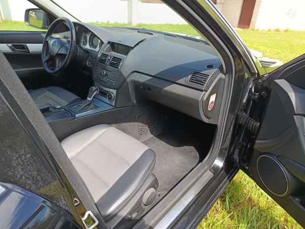 Melns Mercedes-Benz C 180 2008 Kupiškis, ar dzinēja tilpumu 1.80 L un nobraukumu 240 tūkst. km par 5100 €, foto 7 vietnē AUTOMOTO.COM.LV
