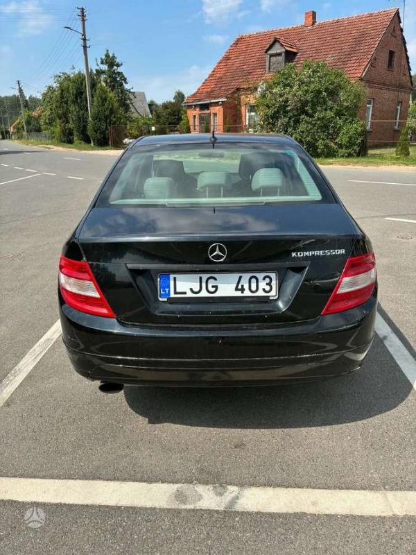 Black Mercedes-Benz C 180 2008 in Kaunas, with an engine capacity of 1.80 L and mileage of 395 thousand km for 2500 €, photo 3 on AUTOMOTO.COM.LV
