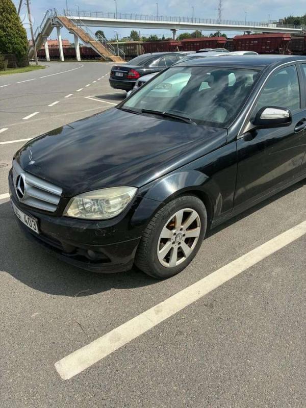 Black Mercedes-Benz C 180 2008 in Kaunas, with an engine capacity of 1.80 L and mileage of 395 thousand km for 2500 €, photo 4 on AUTOMOTO.COM.LV