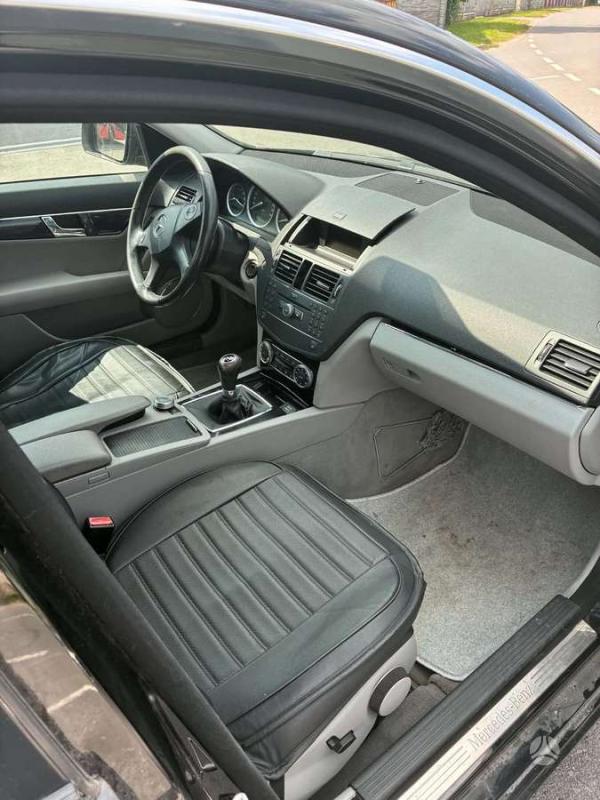 Black Mercedes-Benz C 180 2008 in Kaunas, with an engine capacity of 1.80 L and mileage of 395 thousand km for 2500 €, photo 8 on AUTOMOTO.COM.LV