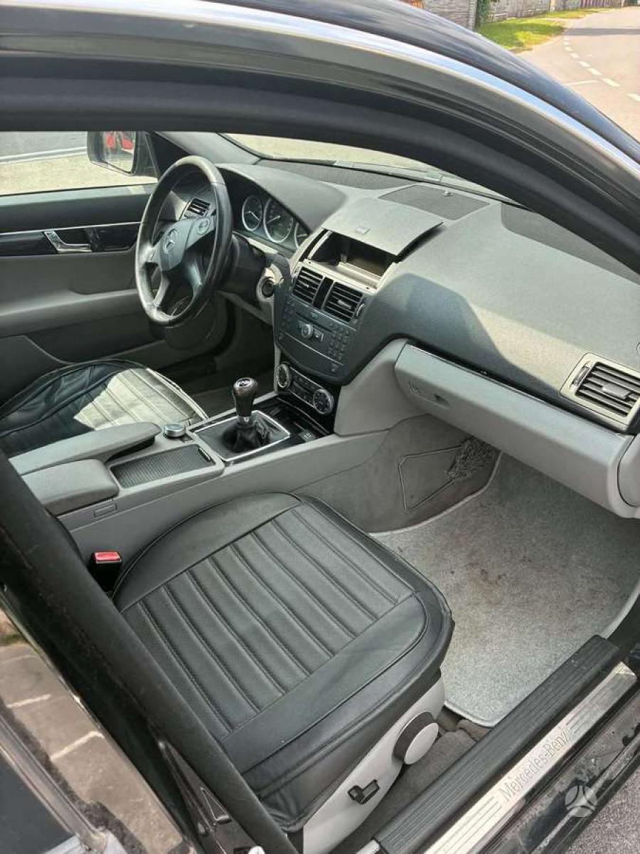 Black Mercedes-Benz C 180 2008 in Kaunas, with an engine capacity of 1.80 L and mileage of 395 thousand km for 2500 €, photo 8 on AUTOMOTO.COM.LV