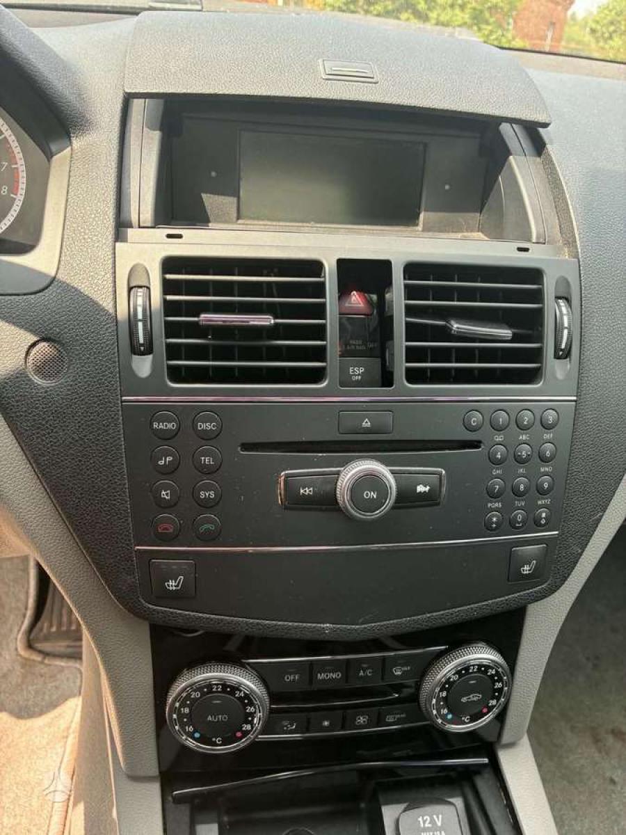 Black Mercedes-Benz C 180 2008 in Kaunas, with an engine capacity of 1.80 L and mileage of 395 thousand km for 2500 €, photo 12 on AUTOMOTO.COM.LV