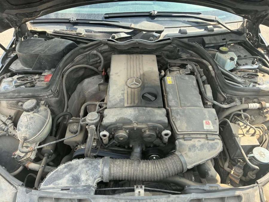 Black Mercedes-Benz C 180 2008 in Kaunas, with an engine capacity of 1.80 L and mileage of 395 thousand km for 2500 €, photo 15 on AUTOMOTO.COM.LV