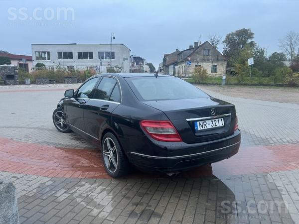 Mercedes-Benz C 180 2008 Bauska vietnÄ Melns Mercedes-Benz C 180 2008 Bauska, ar dzinÄja tilpumu 1.80 L un nobraukumu 353 tÅ«kst. km par 3100 ā¬, foto 5 vietnÄ AUTOMOTO.COM.LV