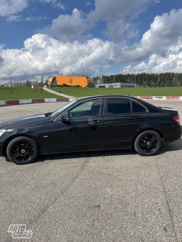 Melns Mercedes-Benz C 180 2010 Molėtai, ar dzinēja tilpumu 2.10 L un nobraukumu 301 tūkst. km par 3800 €, foto 2 vietnē AUTOMOTO.COM.LV