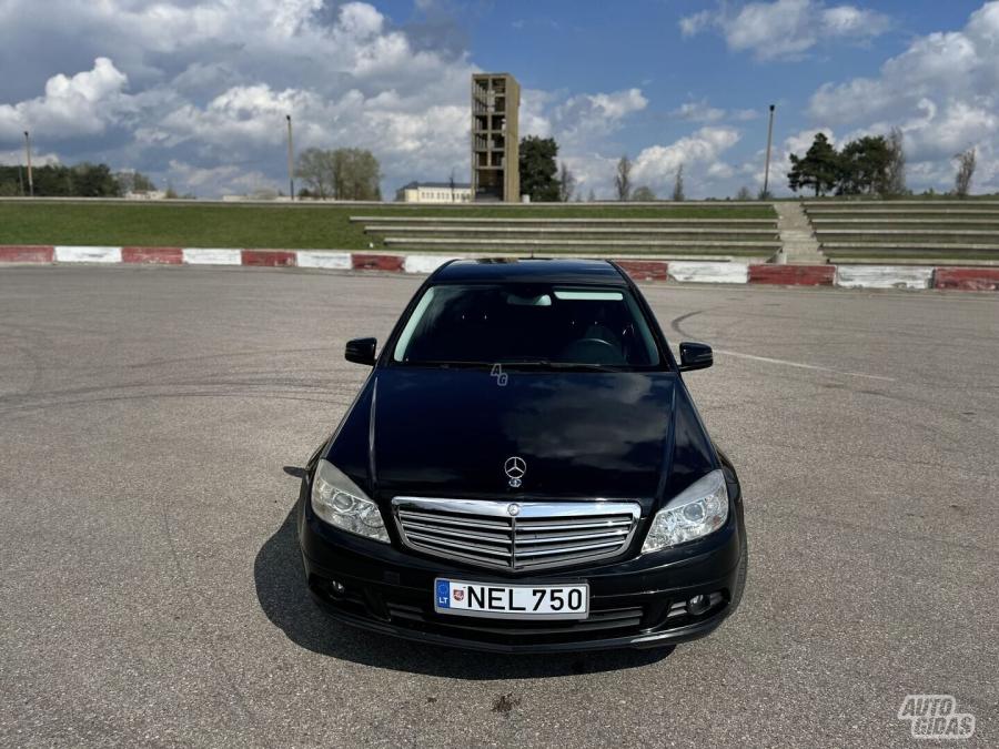 Melns Mercedes-Benz C 180 2010 Molėtai, ar dzinēja tilpumu 2.10 L un nobraukumu 301 tūkst. km par 3800 €, foto 4 vietnē AUTOMOTO.COM.LV