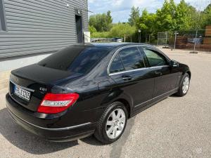 Black Mercedes-Benz C 180 2010 in Kaunas, with an engine capacity of 1.80 L and mileage of 256 thousand km for 5500 €, photo 4 on AUTOMOTO.COM.LV