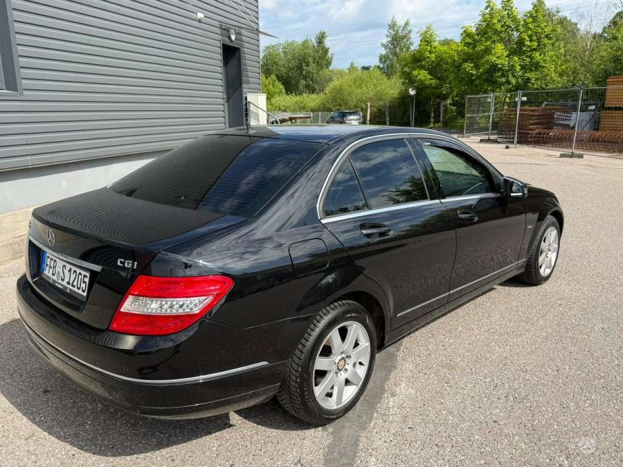 Black Mercedes-Benz C 180 2010 in Kaunas, with an engine capacity of 1.80 L and mileage of 256 thousand km for 5500 €, photo 4 on AUTOMOTO.COM.LV