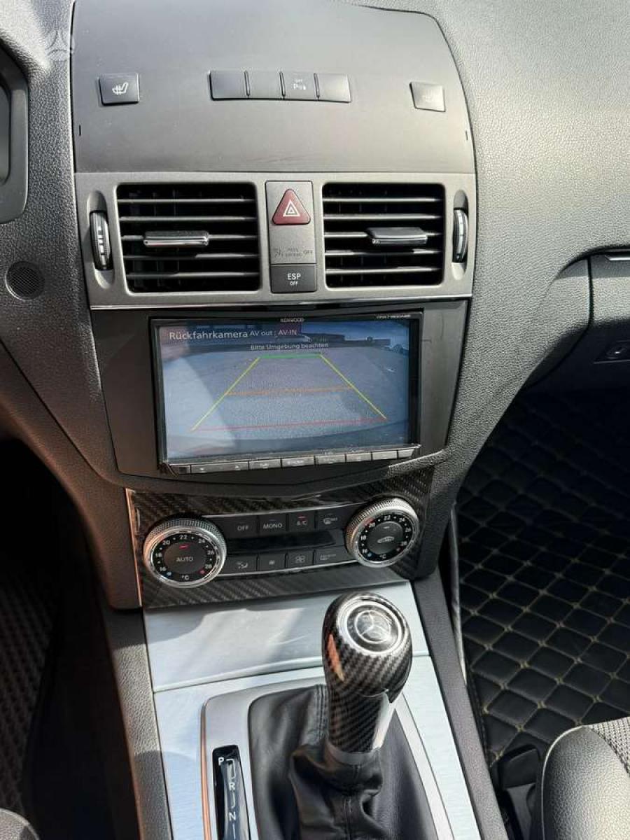 Black Mercedes-Benz C 180 2010 in Kaunas, with an engine capacity of 1.80 L and mileage of 256 thousand km for 5500 €, photo 7 on AUTOMOTO.COM.LV