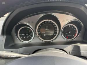 Black Mercedes-Benz C 180 2010 in Kaunas, with an engine capacity of 1.80 L and mileage of 256 thousand km for 5500 €, photo 8 on AUTOMOTO.COM.LV