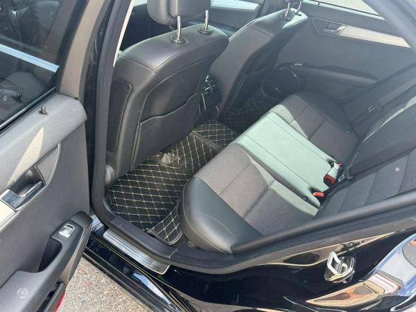 Black Mercedes-Benz C 180 2010 in Kaunas, with an engine capacity of 1.80 L and mileage of 256 thousand km for 5500 €, photo 8 on AUTOMOTO.COM.LV