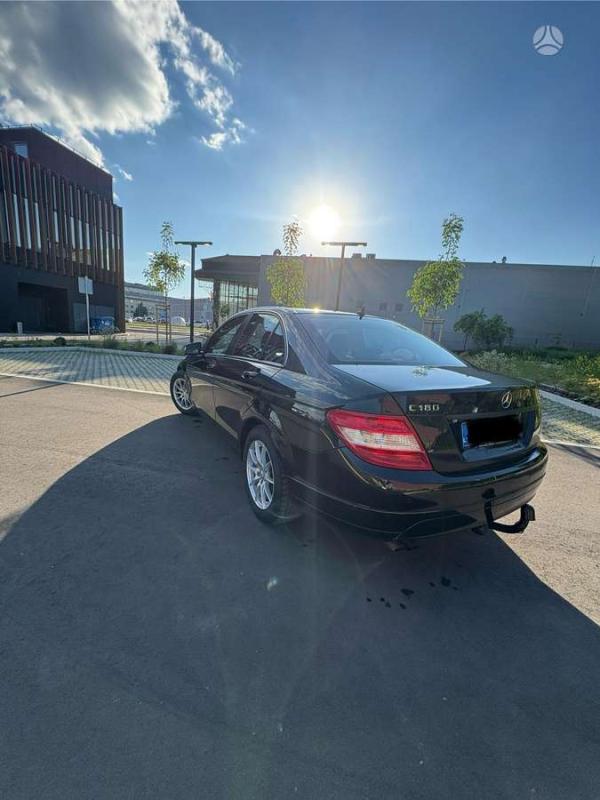 Black Mercedes-Benz C 180 2010 in Vilnius, with an engine capacity of 0.00 L and mileage of 271 thousand km for 3888 €, photo 3 on AUTOMOTO.COM.LV
