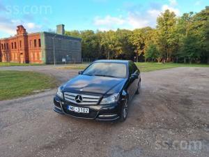Black Mercedes-Benz C 180 2011 in Liepaja, with an engine capacity of 1.80 L and mileage of 197 thousand km for 8880 €, photo 3 on AUTOMOTO.COM.LV