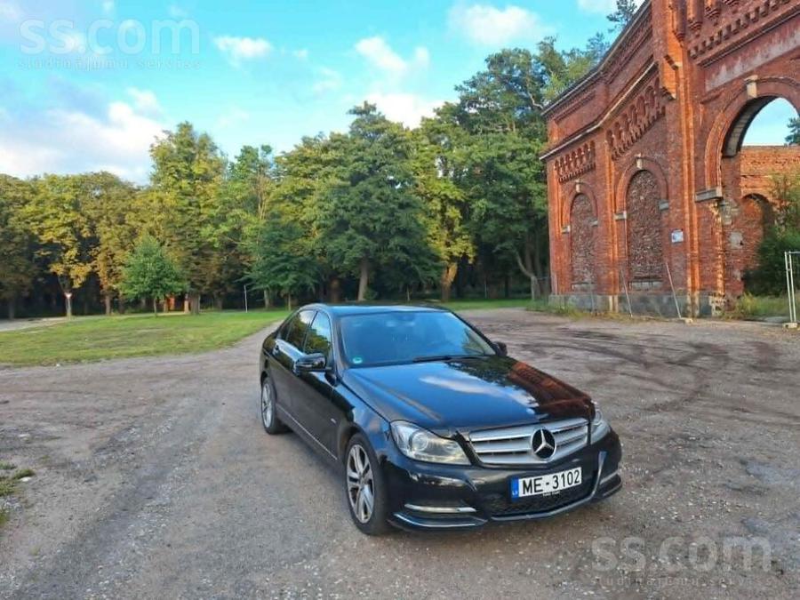 Black Mercedes-Benz C 180 2011 in Liepaja, with an engine capacity of 1.80 L and mileage of 197 thousand km for 8880 €, photo 4 on AUTOMOTO.COM.LV