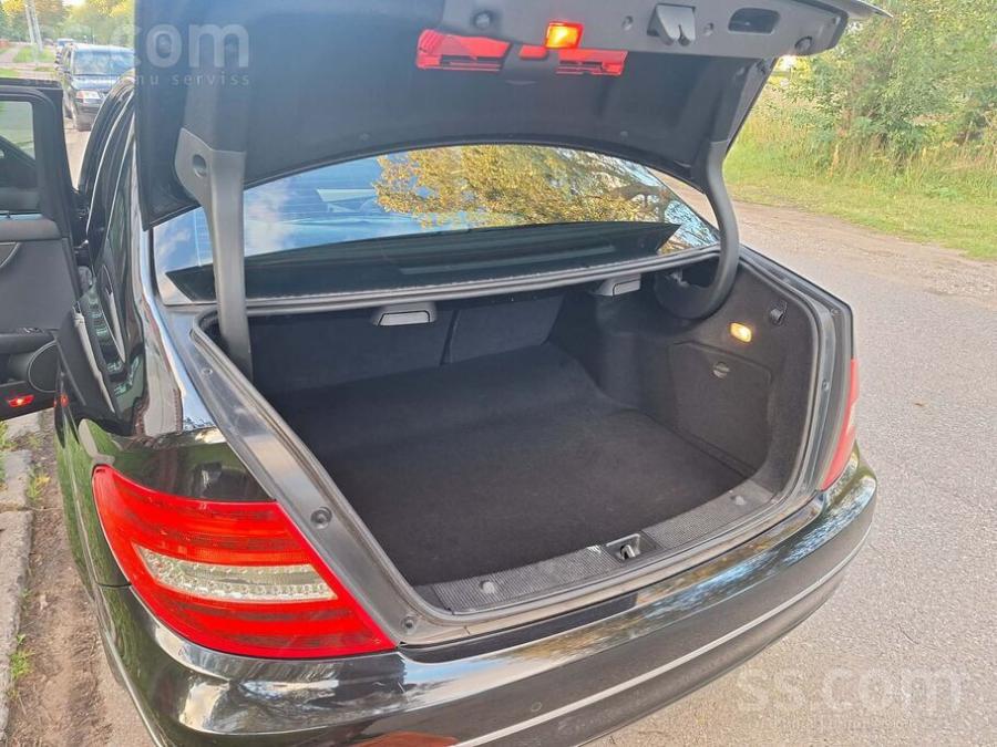 Black Mercedes-Benz C 180 2011 in Liepaja, with an engine capacity of 1.80 L and mileage of 197 thousand km for 8880 €, photo 7 on AUTOMOTO.COM.LV