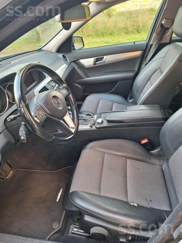 Black Mercedes-Benz C 180 2011 in Liepaja, with an engine capacity of 1.80 L and mileage of 197 thousand km for 8880 €, photo 8 on AUTOMOTO.COM.LV