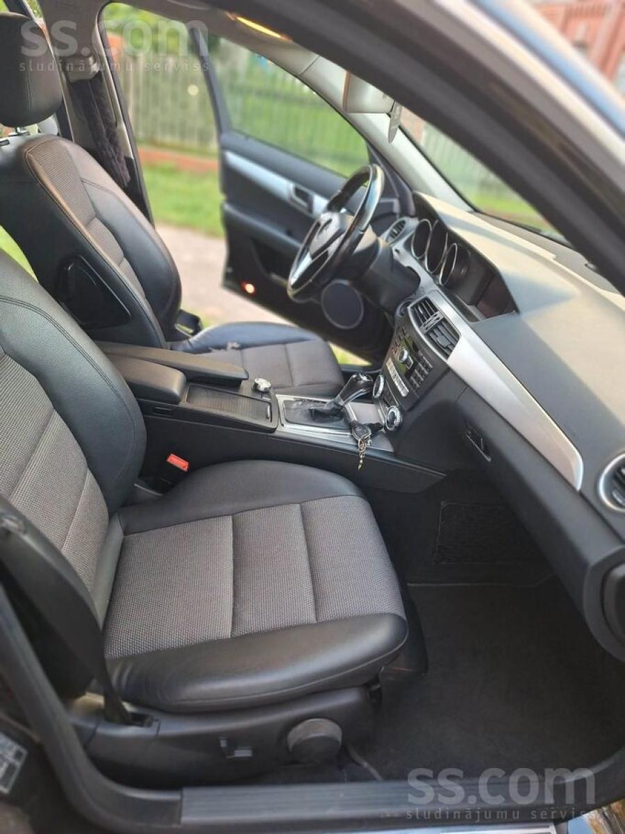 Black Mercedes-Benz C 180 2011 in Liepaja, with an engine capacity of 1.80 L and mileage of 197 thousand km for 8880 €, photo 10 on AUTOMOTO.COM.LV