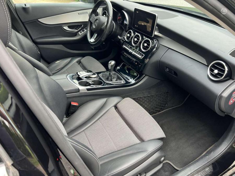 Melns Mercedes-Benz C 180 2014 Kauņa, ar dzinēja tilpumu 1.60 L un nobraukumu 142 tūkst. km par 9150 €, foto 19 vietnē AUTOMOTO.COM.LV