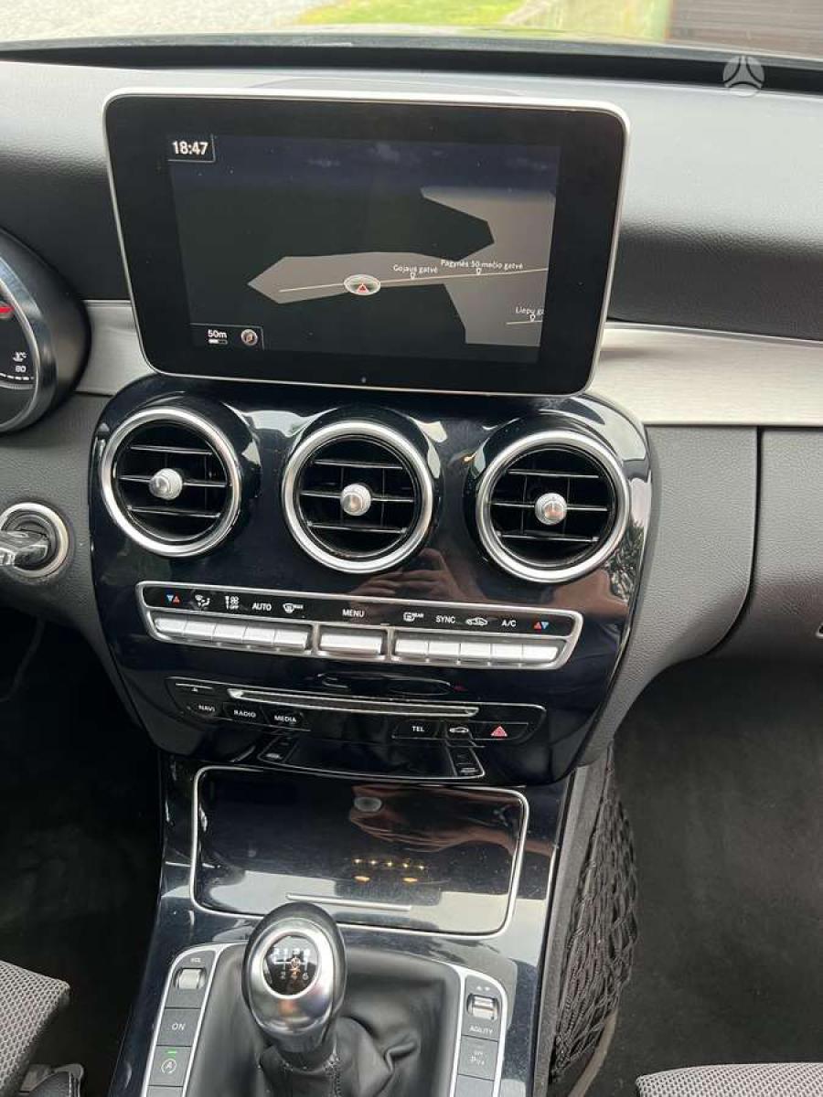 Melns Mercedes-Benz C 180 2014 Kauņa, ar dzinēja tilpumu 1.60 L un nobraukumu 142 tūkst. km par 9150 €, foto 25 vietnē AUTOMOTO.COM.LV