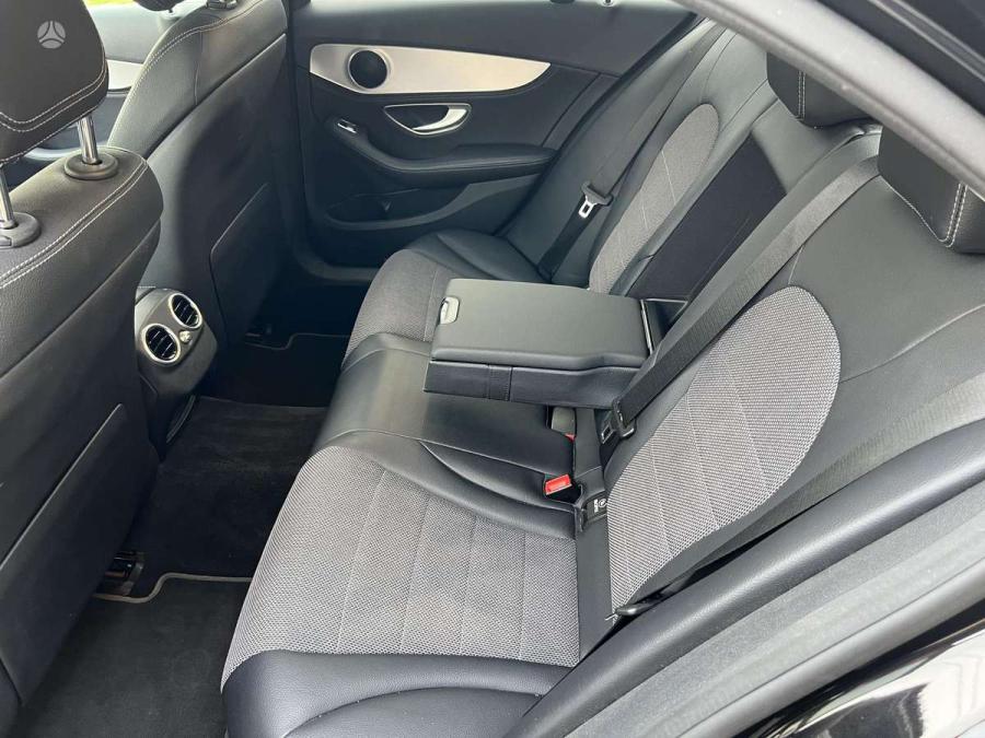 Melns Mercedes-Benz C 180 2014 Kauņa, ar dzinēja tilpumu 1.60 L un nobraukumu 142 tūkst. km par 9150 €, foto 31 vietnē AUTOMOTO.COM.LV