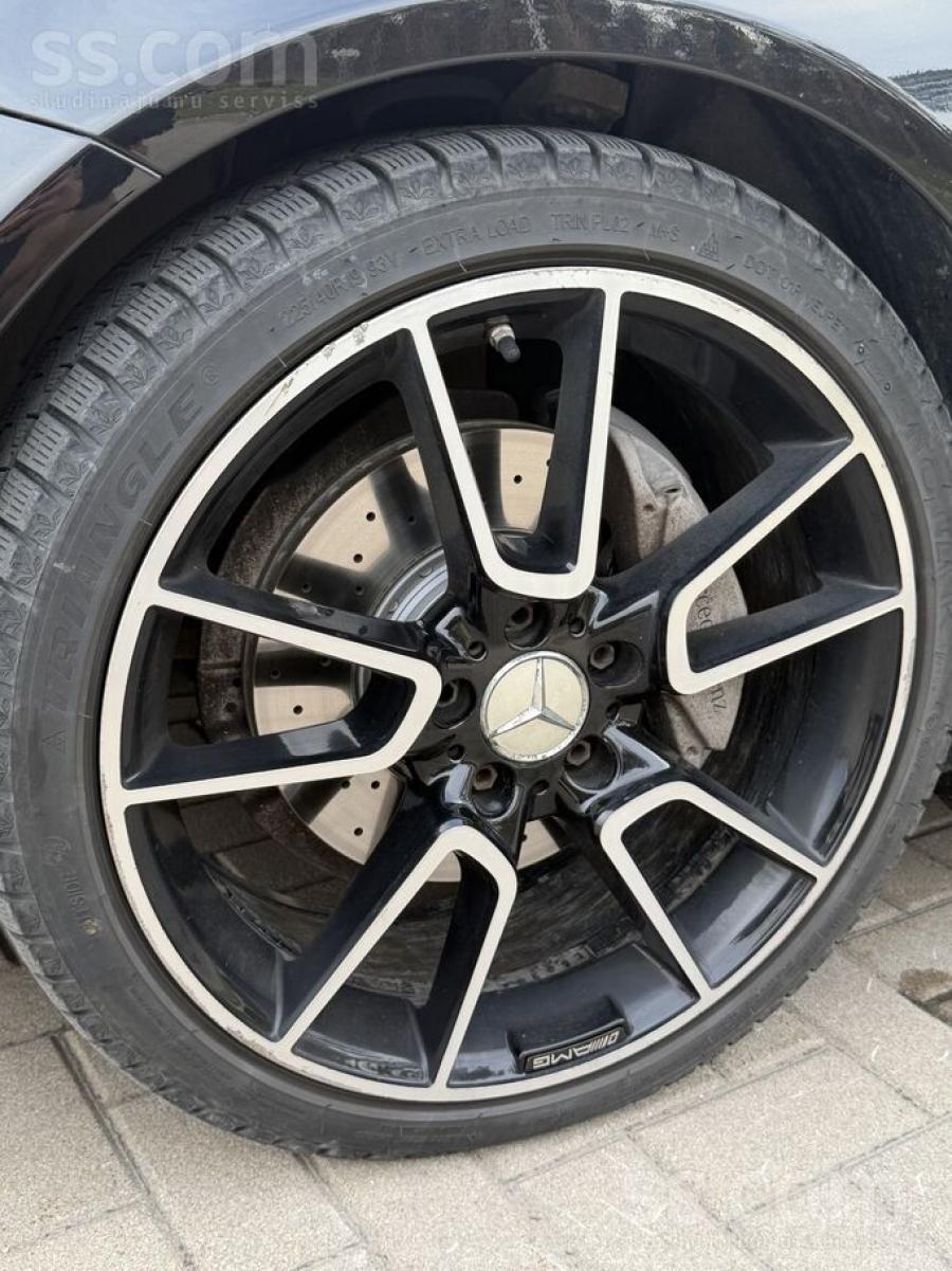 Black Mercedes-Benz C 180 2017 in Riga, with an engine capacity of 1.60 L and mileage of 112 thousand km for 18300 €, photo 12 on AUTOMOTO.COM.LV
