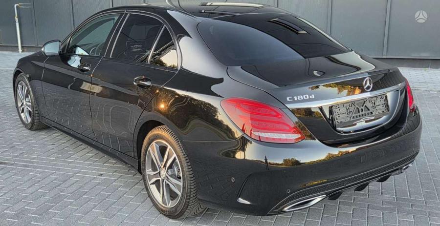 Melns Mercedes-Benz C 180 2017 Šauļi, ar dzinēja tilpumu 1.60 L un nobraukumu 197 tūkst. km par 13950 €, foto 5 vietnē AUTOMOTO.COM.LV