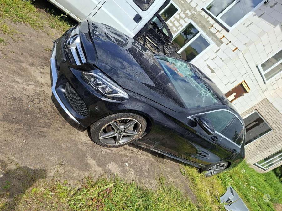 Melns Mercedes-Benz C 180 2018 Jurbarkas, ar dzinēja tilpumu 1.60 L un nobraukumu 108 tūkst. km par 6900 €, foto 3 vietnē AUTOMOTO.COM.LV