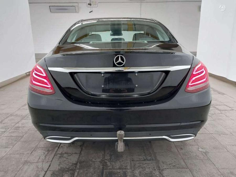 Black Mercedes-Benz C 180 2018 in Kaunas, with an engine capacity of 1.60 L and mileage of 275 thousand km for 12800 €, photo 4 on AUTOMOTO.COM.LV