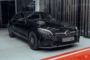 Melns Mercedes-Benz C 180 2019 Rīga, ar dzinēja tilpumu 1.60 L un nobraukumu 128 tūkst. km par 22900 €, foto  vietnē AUTOMOTO.COM.LV