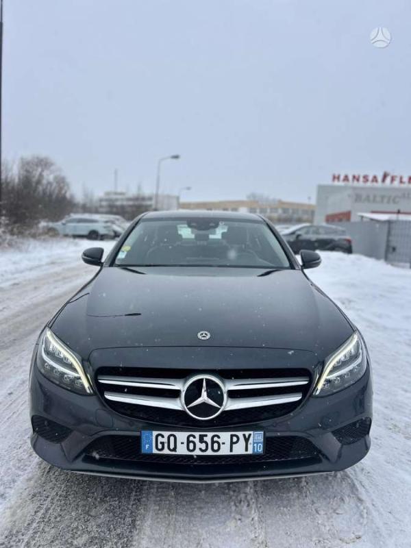 Black Mercedes-Benz C 180 2020 in Panevezys, with an engine capacity of 1.60 L and mileage of 267 thousand km for 15900 €, photo 3 on AUTOMOTO.COM.LV