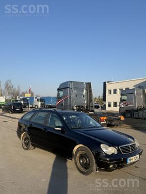 Melns Mercedes-Benz C 180 2001 Rīga, ar dzinēja tilpumu 2.00 L un nobraukumu 277 tūkst. km par 1200 €, foto  vietnē AUTOMOTO.COM.LV