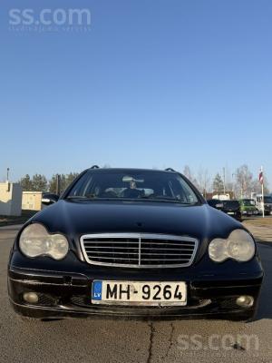 Melns Mercedes-Benz C 180 2001 Rīga, ar dzinēja tilpumu 2.00 L un nobraukumu 277 tūkst. km par 1200 €, foto 4 vietnē AUTOMOTO.COM.LV