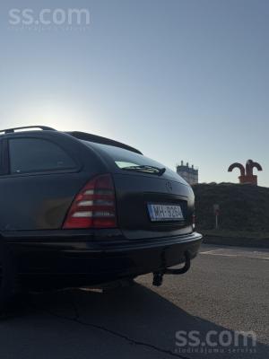 Melns Mercedes-Benz C 180 2001 Rīga, ar dzinēja tilpumu 2.00 L un nobraukumu 277 tūkst. km par 1200 €, foto 5 vietnē AUTOMOTO.COM.LV
