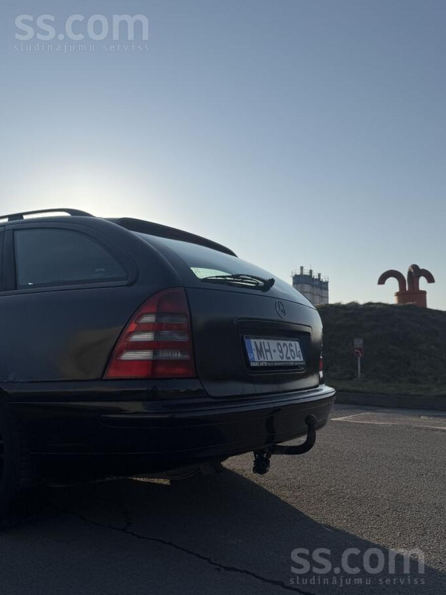 Melns Mercedes-Benz C 180 2001 Rīga, ar dzinēja tilpumu 2.00 L un nobraukumu 277 tūkst. km par 1200 €, foto 5 vietnē AUTOMOTO.COM.LV