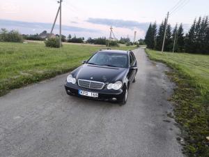 Мерседес Ц 180 2002 в Кельме на AUTOMOTO.COM.LV Черный Мерседес Ц 180 2002 в Кельме, объемом двигателя 1.80 л и пробегом 318 тыс. км за 2200 €, фото 1 на AUTOMOTO.COM.LV