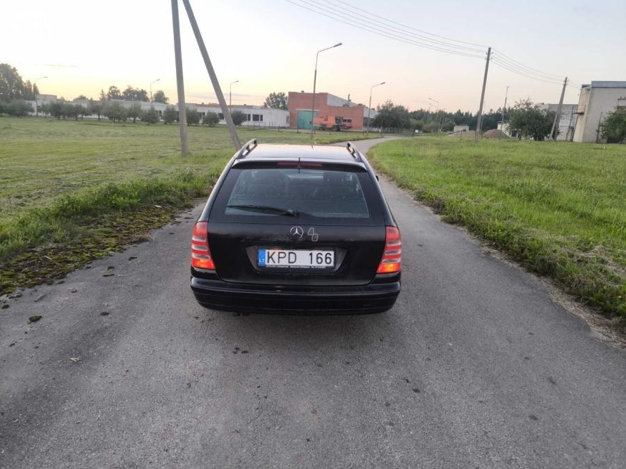 Melns Mercedes-Benz C 180 2002 Kelmė, ar dzinēja tilpumu 1.80 L un nobraukumu 318 tūkst. km par 2200 €, foto 6 vietnē AUTOMOTO.COM.LV