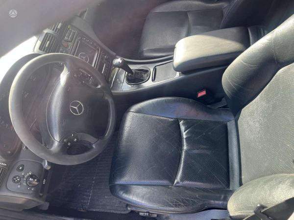 Black Mercedes-Benz C 180 2003 in Kaunas, with an engine capacity of 1.80 L and mileage of 340 thousand km for 800 €, photo 3 on AUTOMOTO.COM.LV