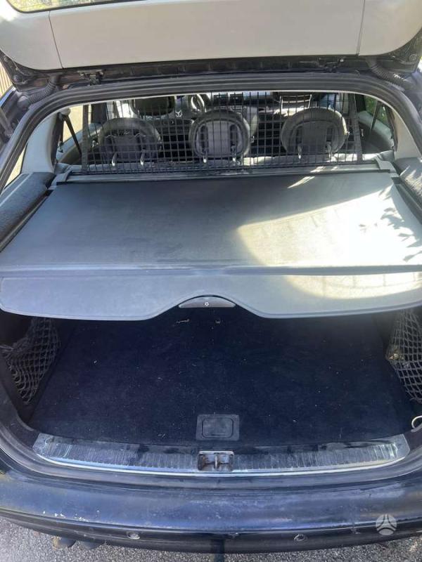 Black Mercedes-Benz C 180 2003 in Kaunas, with an engine capacity of 1.80 L and mileage of 340 thousand km for 800 €, photo 4 on AUTOMOTO.COM.LV