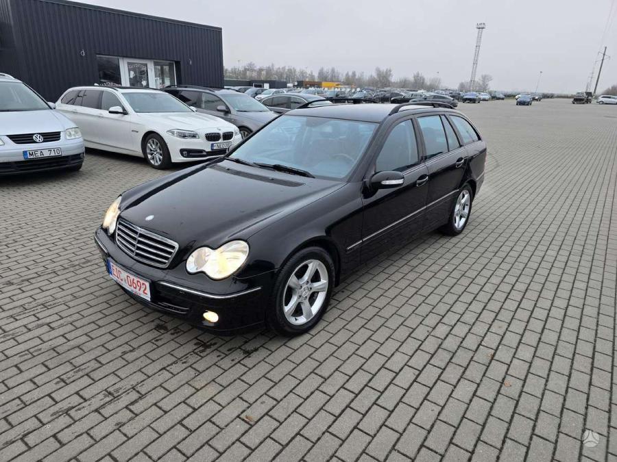 Melns Mercedes-Benz C 180 2005 Marijampole, ar dzinēja tilpumu 1.80 L un nobraukumu 170 tūkst. km par 1700 €, foto 1 vietnē AUTOMOTO.COM.LV