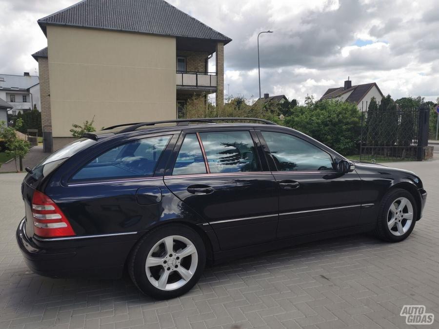 Black Mercedes-Benz C 180 2005 in Telschi, with an engine capacity of 1.80 L and mileage of 275 thousand km for 2850 €, photo 5 on AUTOMOTO.COM.LV