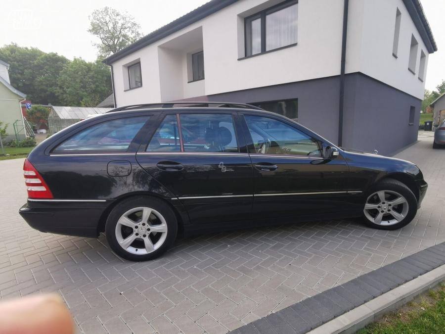 Black Mercedes-Benz C 180 2005 in Telschi, with an engine capacity of 1.80 L and mileage of 275 thousand km for 2850 €, photo 8 on AUTOMOTO.COM.LV