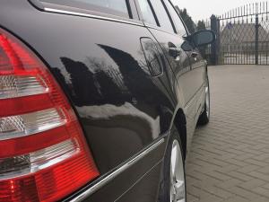 Black Mercedes-Benz C 180 2005 in Telschi, with an engine capacity of 1.80 L and mileage of 275 thousand km for 2850 €, photo 9 on AUTOMOTO.COM.LV