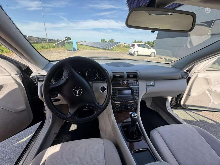 Melns Mercedes-Benz C 180 2007 Šilutė, ar dzinēja tilpumu 1.80 L un nobraukumu 300 tūkst. km par 1500 €, foto 8 vietnē AUTOMOTO.COM.LV